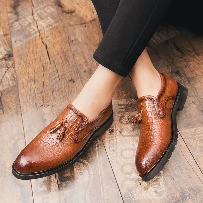 Мужские остроконечные кожаные туфли; импортные товары; модные стильные ...