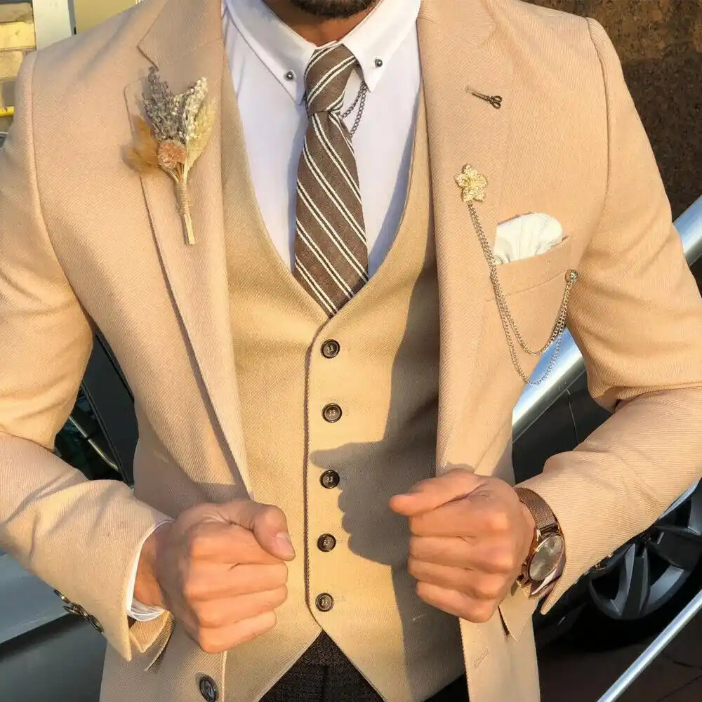 Venta > trajes crema para hombres > en stock