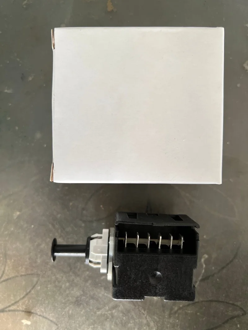 BRAKE LIGHT SWITCH FOR JEEP GRAND CHEROKEE WK 05-10 / COMMANDER XK 06 ...