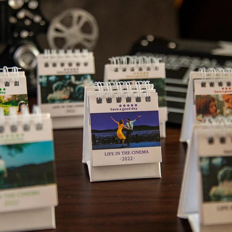 1 Piece 2022 Vintage Movie Theme Mini Desktop Calendars With Dot ...