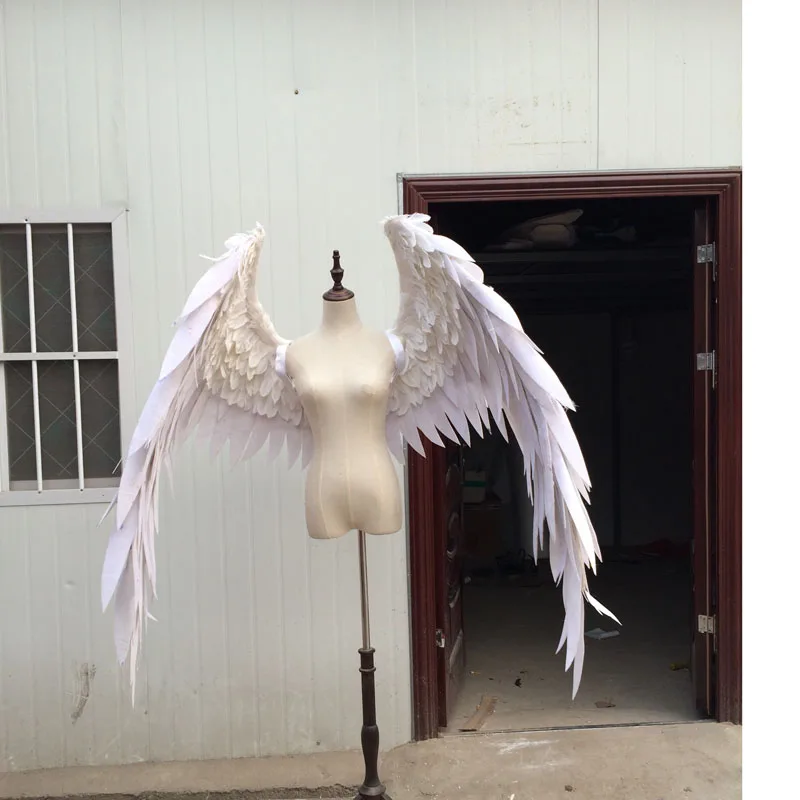 Beautiful White Cartoon Feather Angel Wing For Fashion Show Displays ...