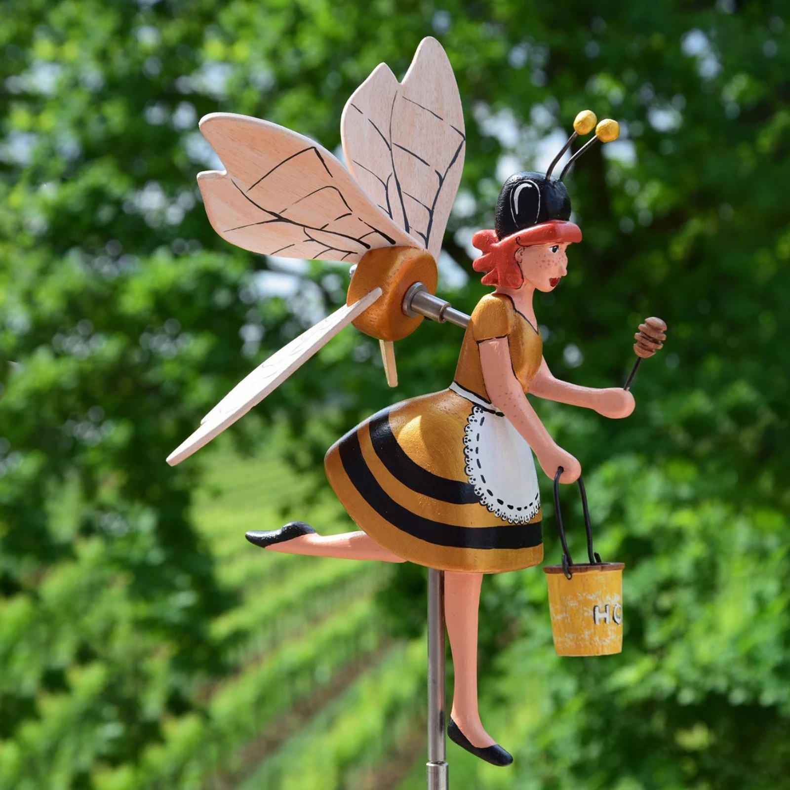 Miss Bee Whirligig | asghedom.com