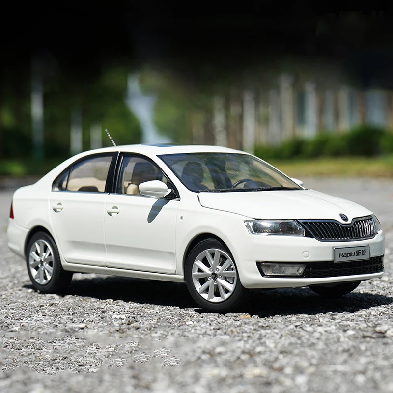 26CM-1-18-l-ekli-2016-Skoda-h-zl-ala-m-araba-modeli-Diecast-oyuncak ...
