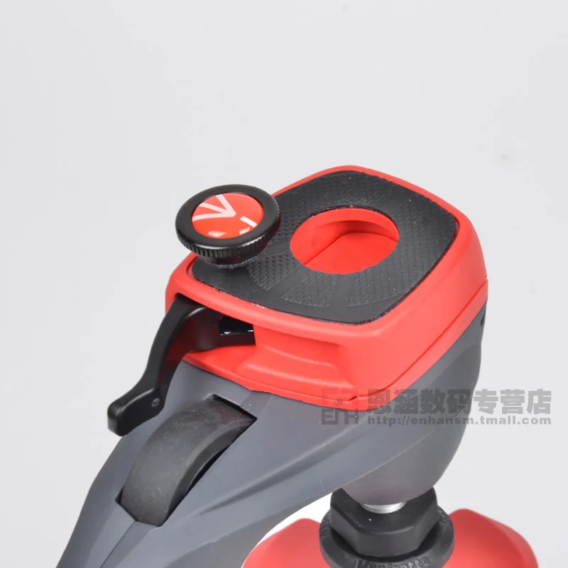 Manfrotto-round-PL-round-Mini-quick-mount-panel-compact-action.jpg