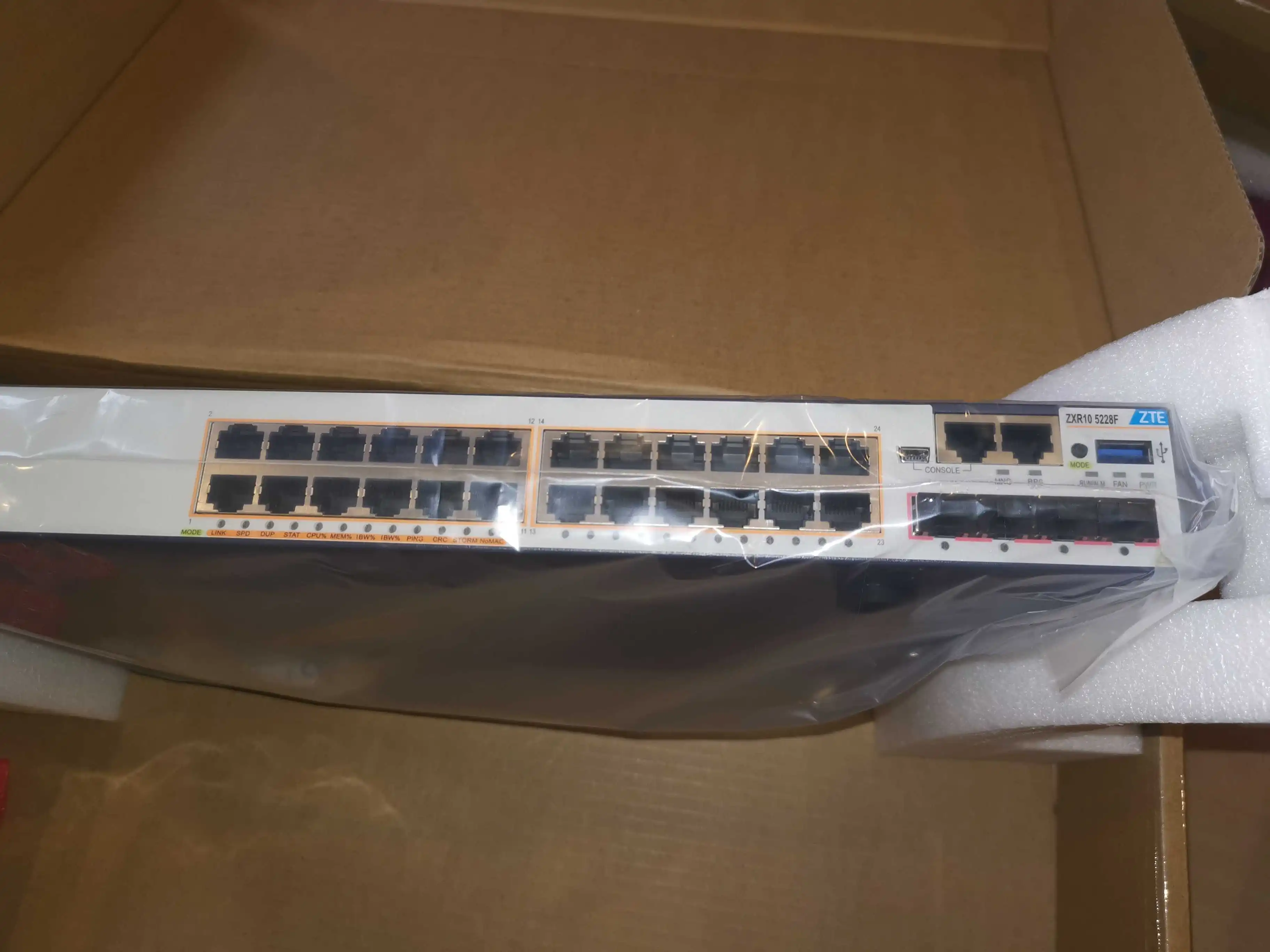 ZTE ZXR10 RS-5228F - AC 24 Gigabit electric port 4-optical port 10 ...