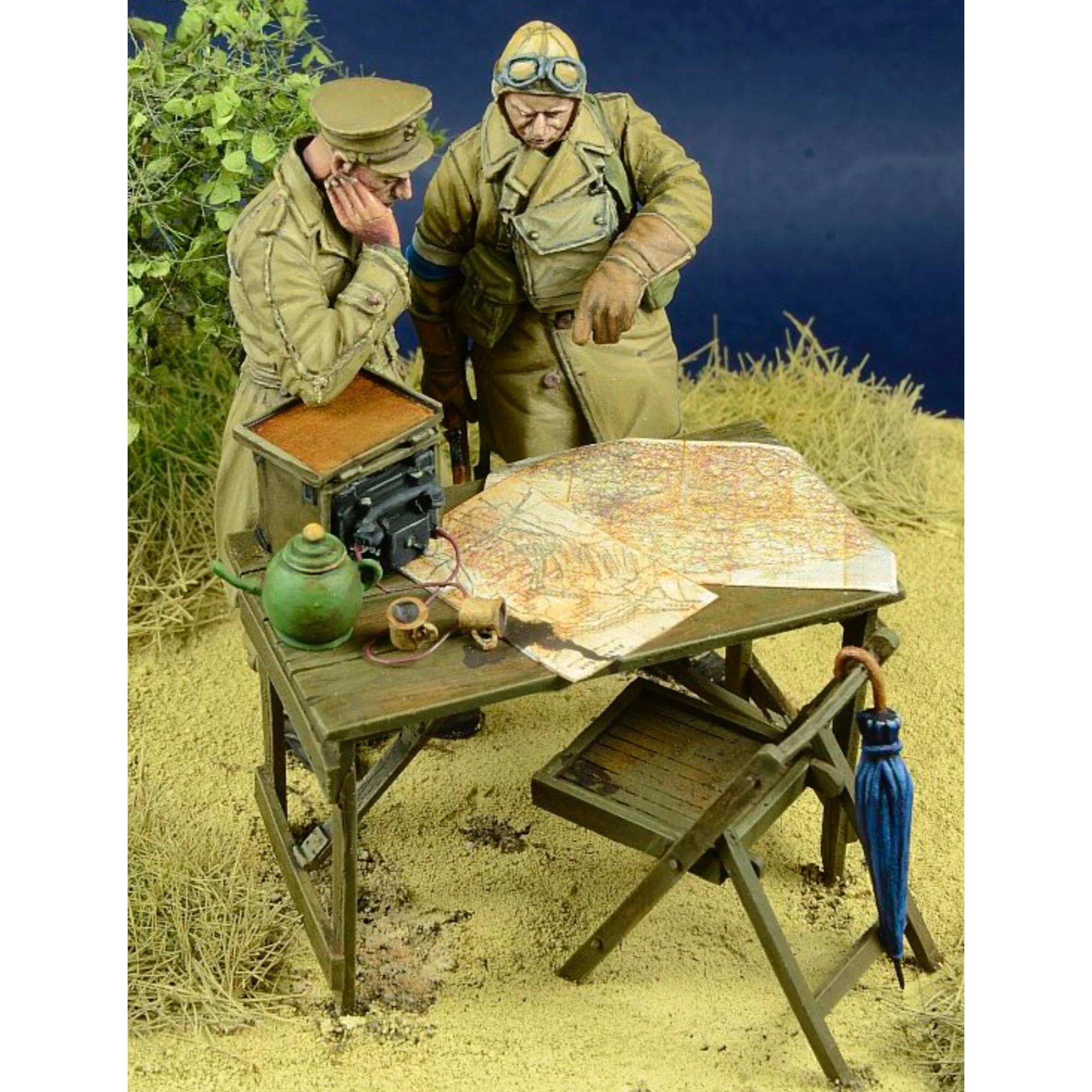 1/35 Scale Die-cast Resin Two Soldiers Of World War Ii (including Table ...