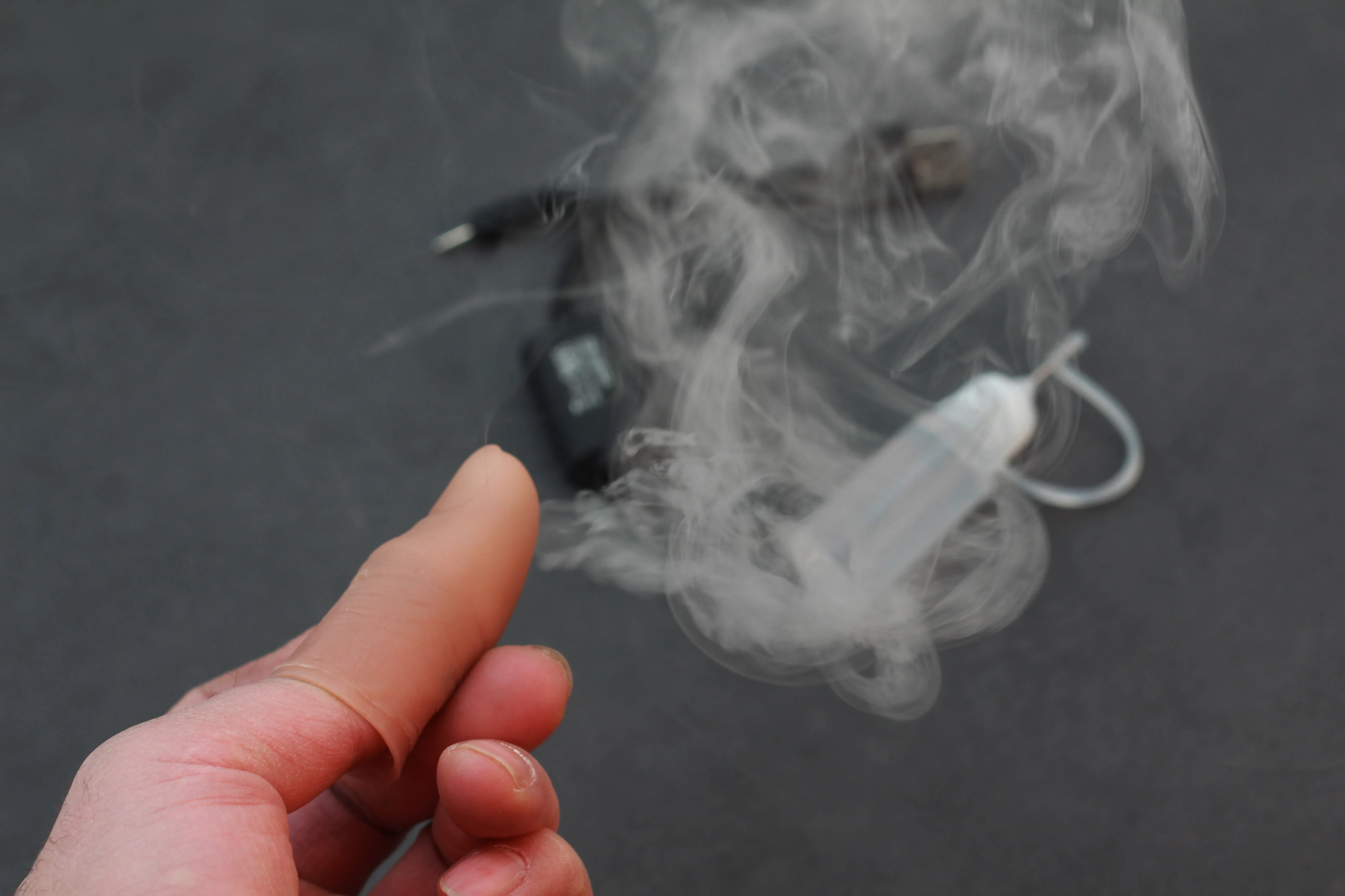 MINI-SMALLEST-Thumb-Magic-Smoke-Street-Close-up-Magic-Accessories-Magia ...