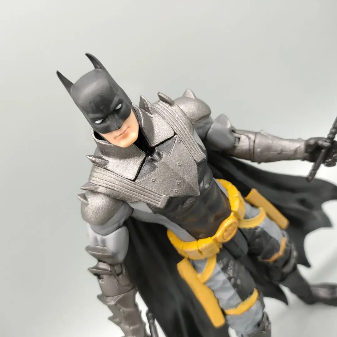 Earth 2 Batman Figure