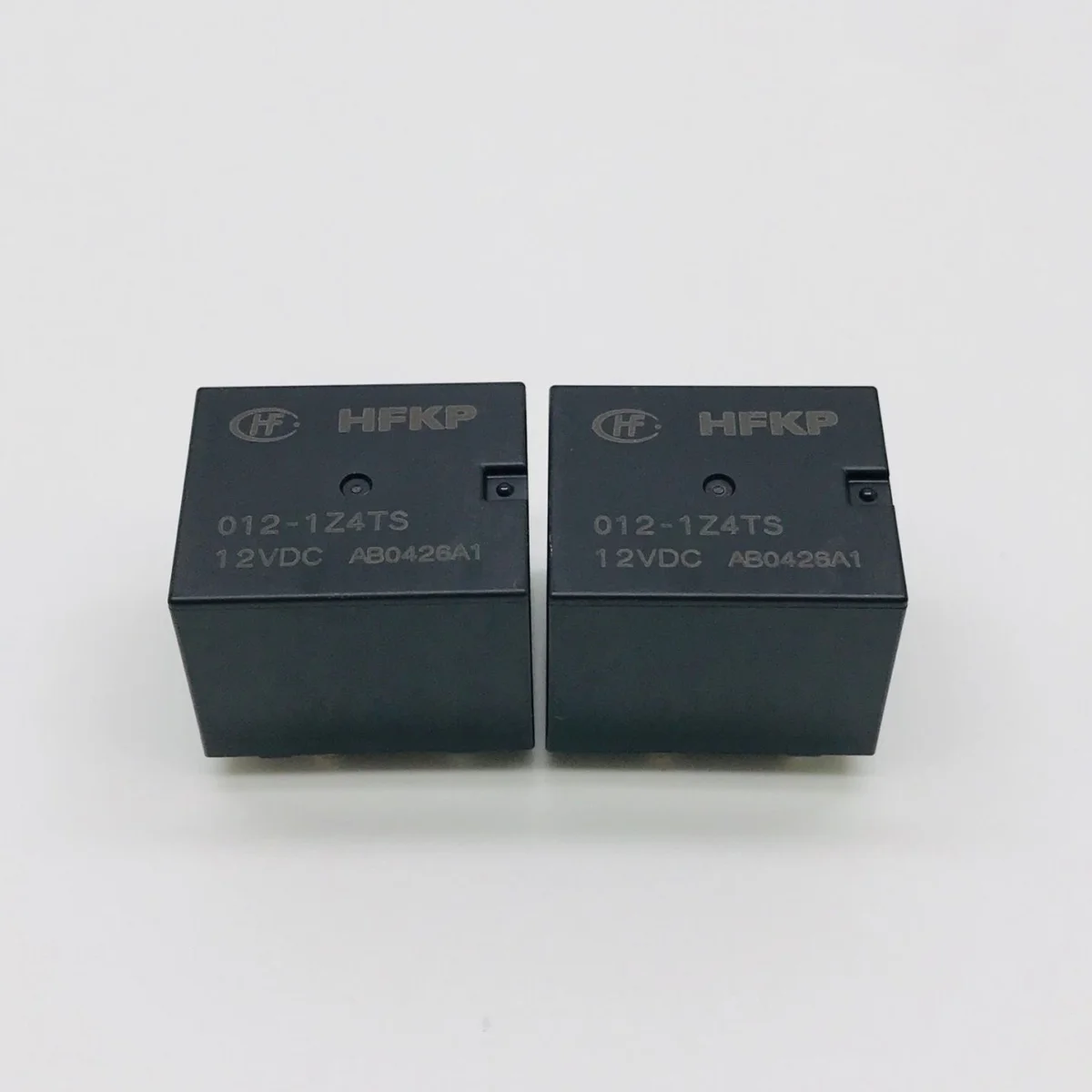 HFKP-012-1Z4TS-12VDC-carro-rel-s.jpg