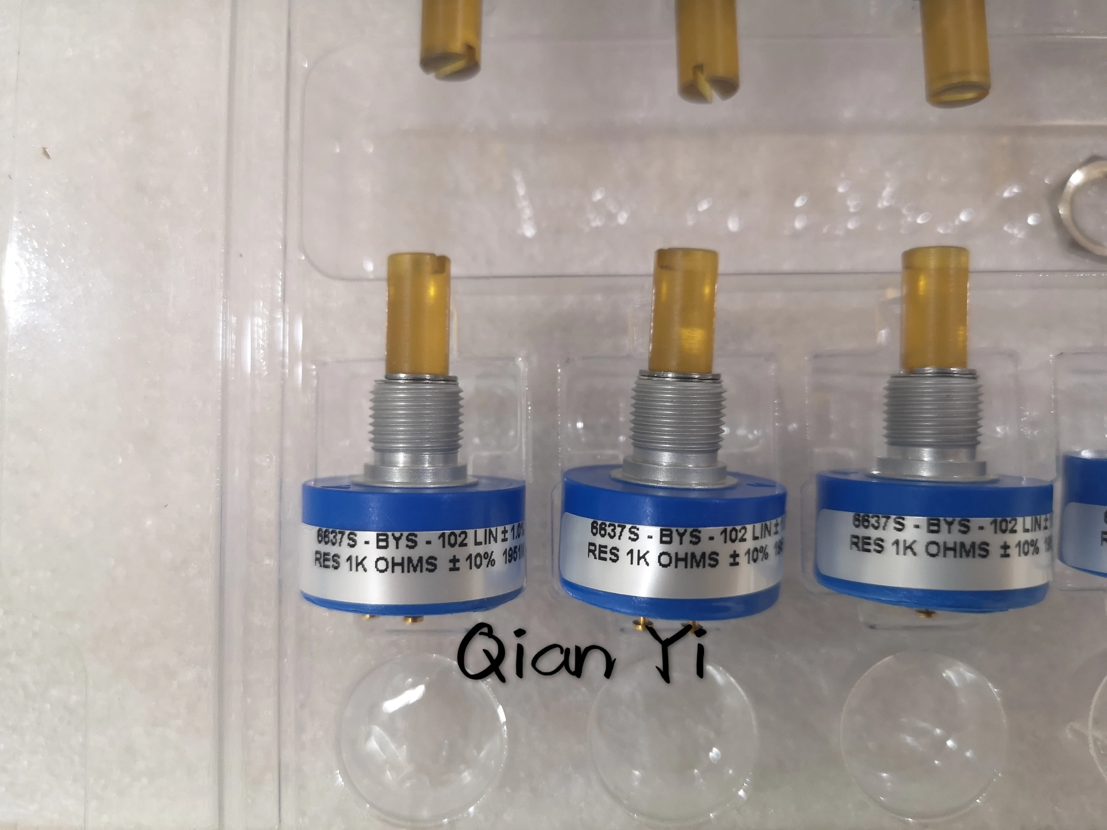 Potenciómetro 015-02352-018 (534B0501H01)