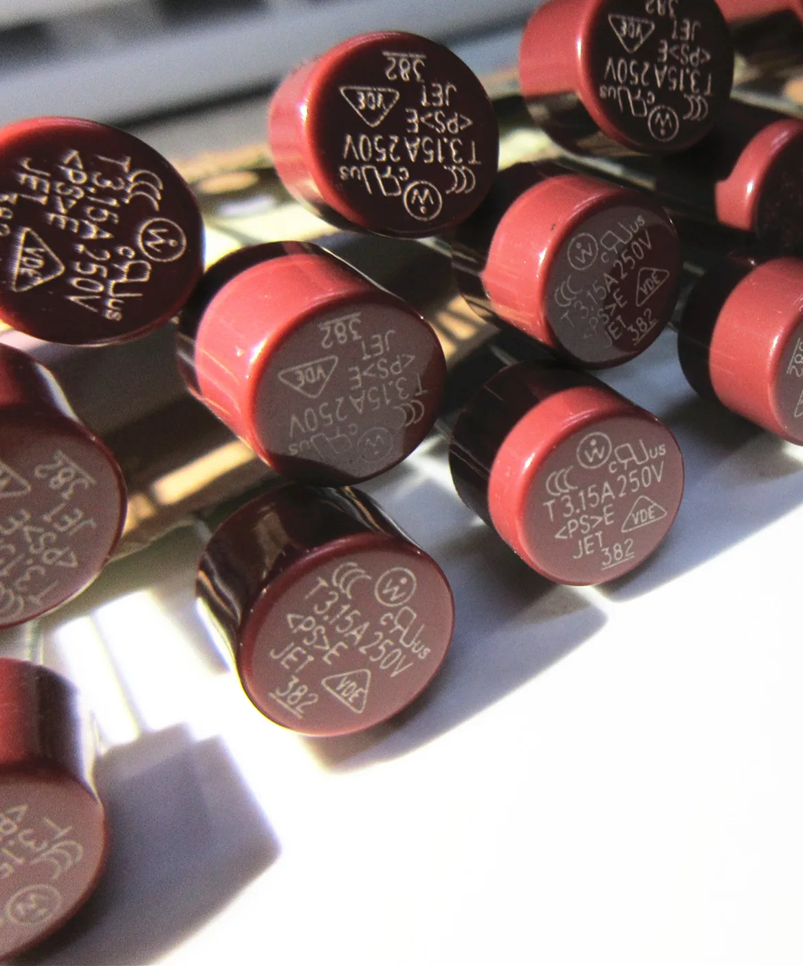 6pcs-lot372-382-round-fuse-250V-3-15a.jpg
