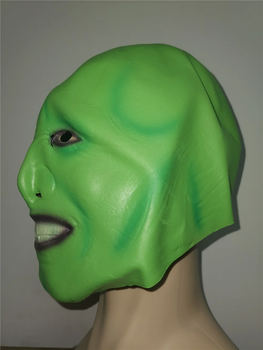 Jim Carrey Faces The Mask