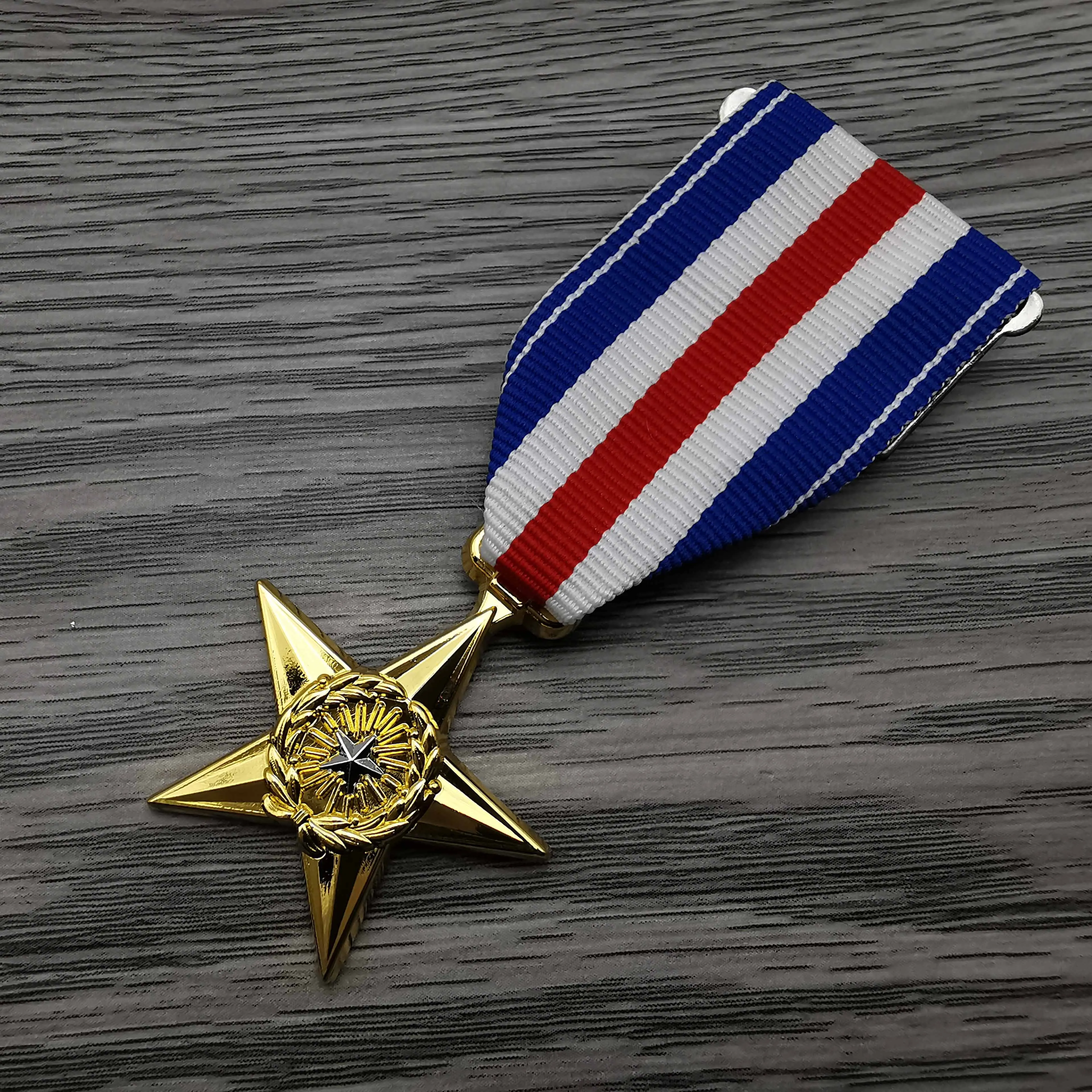 US-Army-Medal-American-Award-Star-Silver-Star-Military-Medal-Badge.jpg