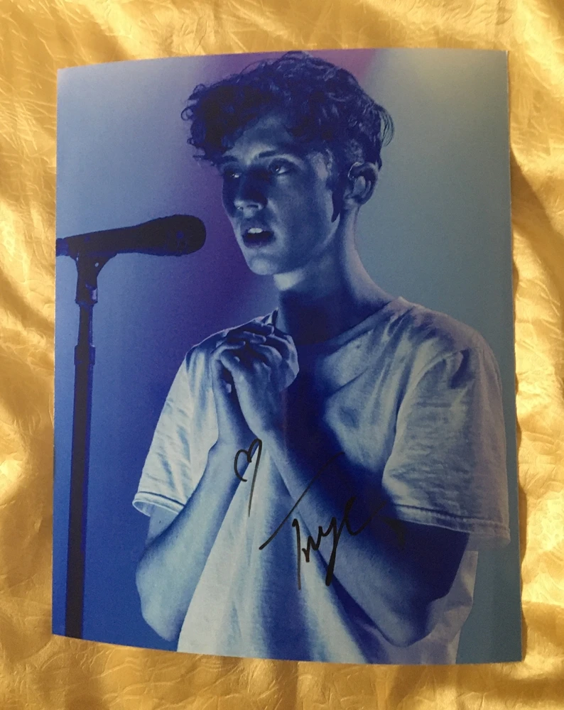 Troye Sivan Signature