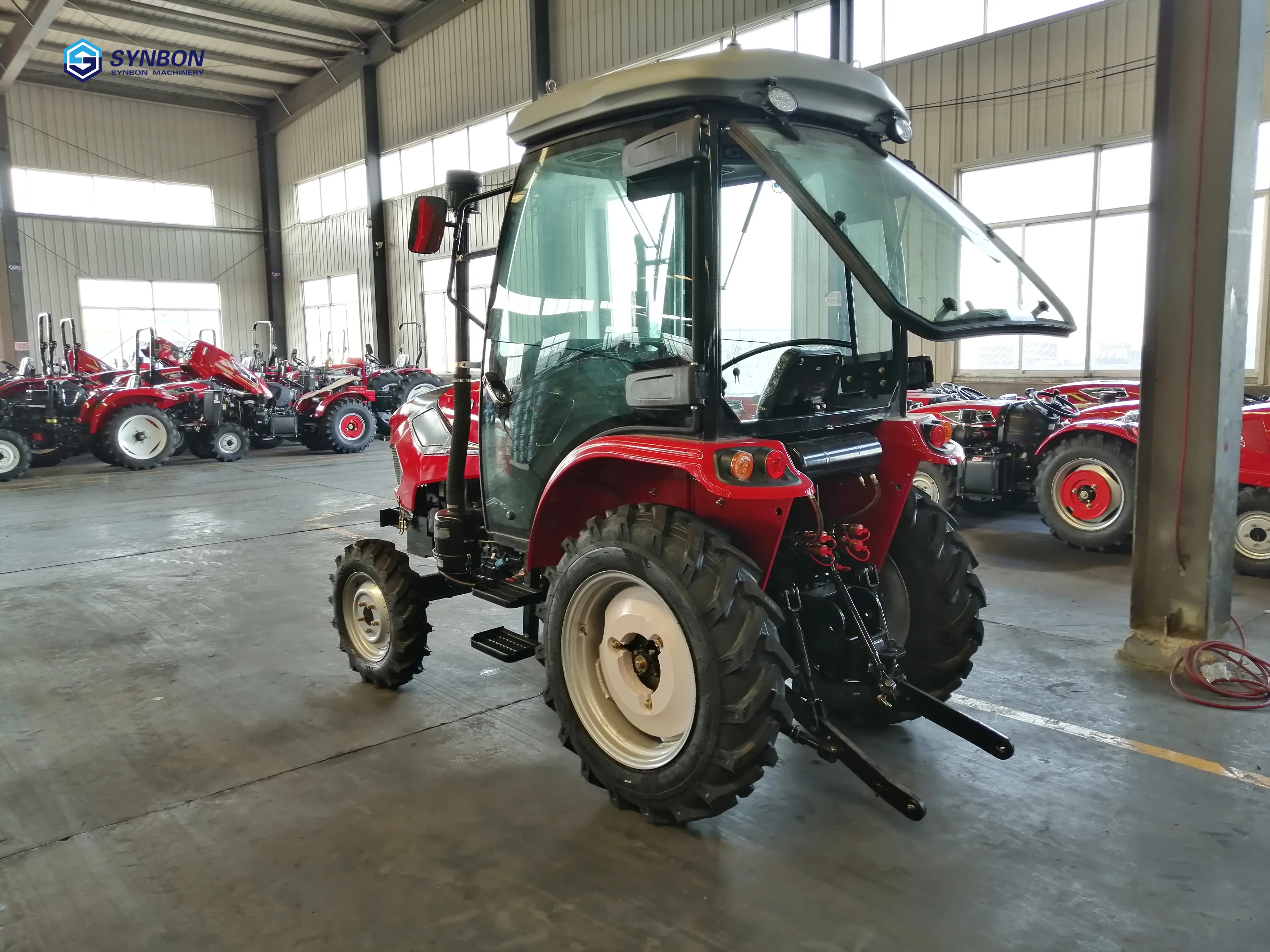 Nowy ciągnik rolniczy 50HP 4WD z kabiną cztery maszyny rolnicze z silnikiem diesla