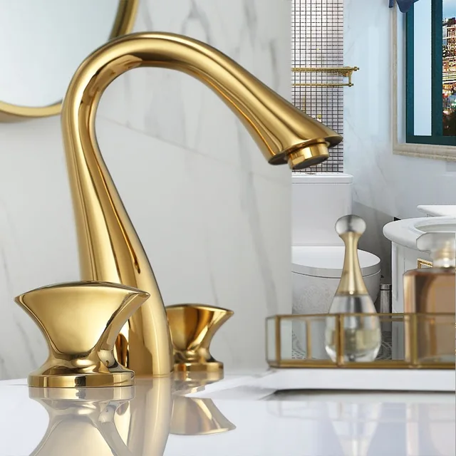 Mossa Meg A Kezét Medence Víz 2 Kg -Os És Következő Aranymosás -Medence ...