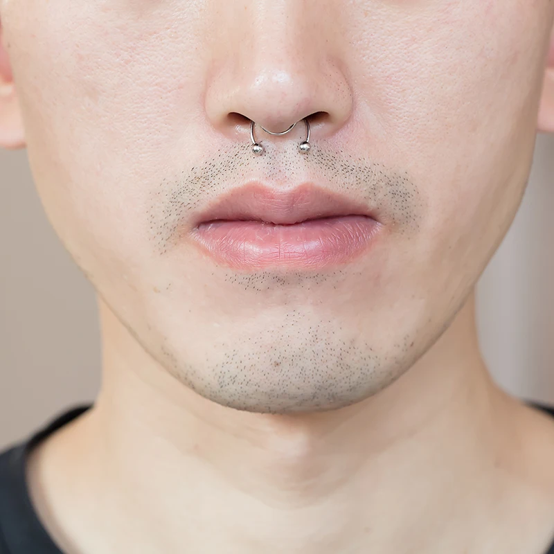 Guy Septum Piercing