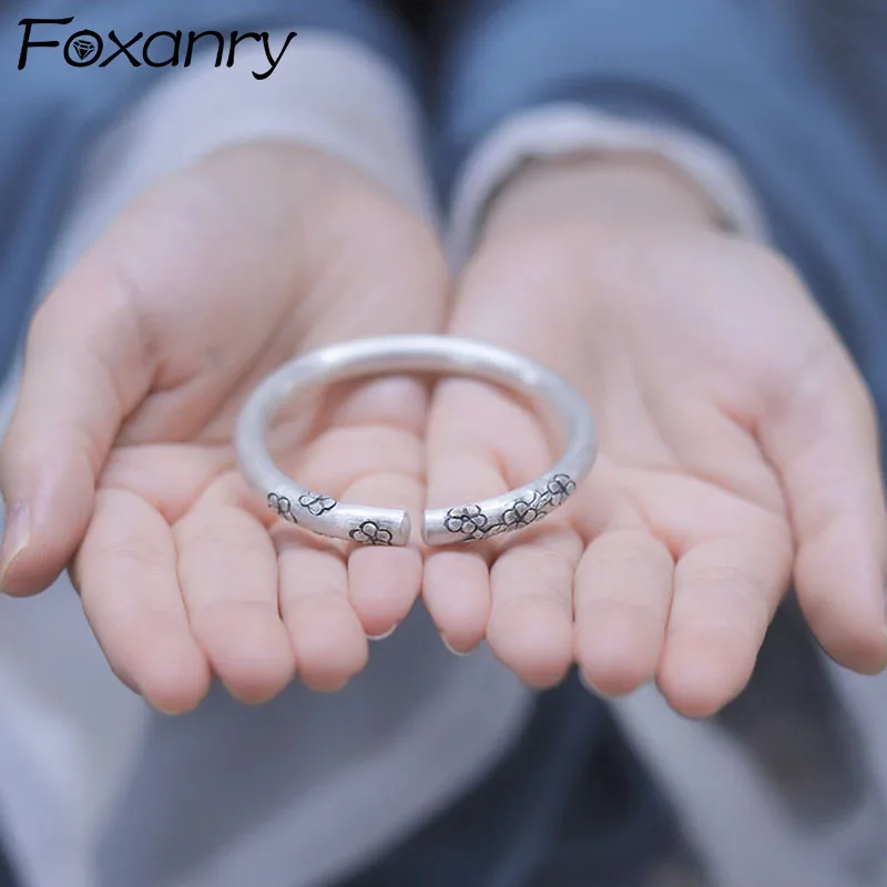 Foxanry 여성을 위한 실버 컬러 팔찌 트렌디하고 우아한 매력 빈티지 크리에이티브 플라워 패턴 팔찌 타이 실버 주얼리팔찌