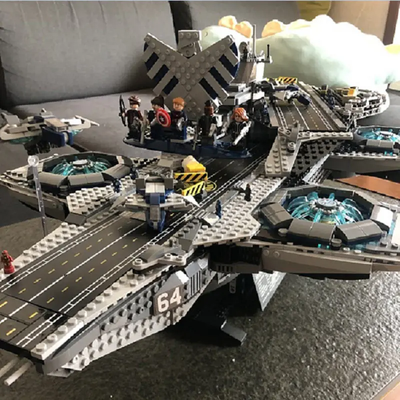 Super Heroes lEGOED Marvel Avengers Helicarrier Model 76042 2996PCS ...
