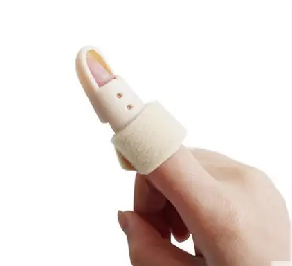 A-broken-finger-thumb-guard-plate-rehabilitation-correct-joint ...