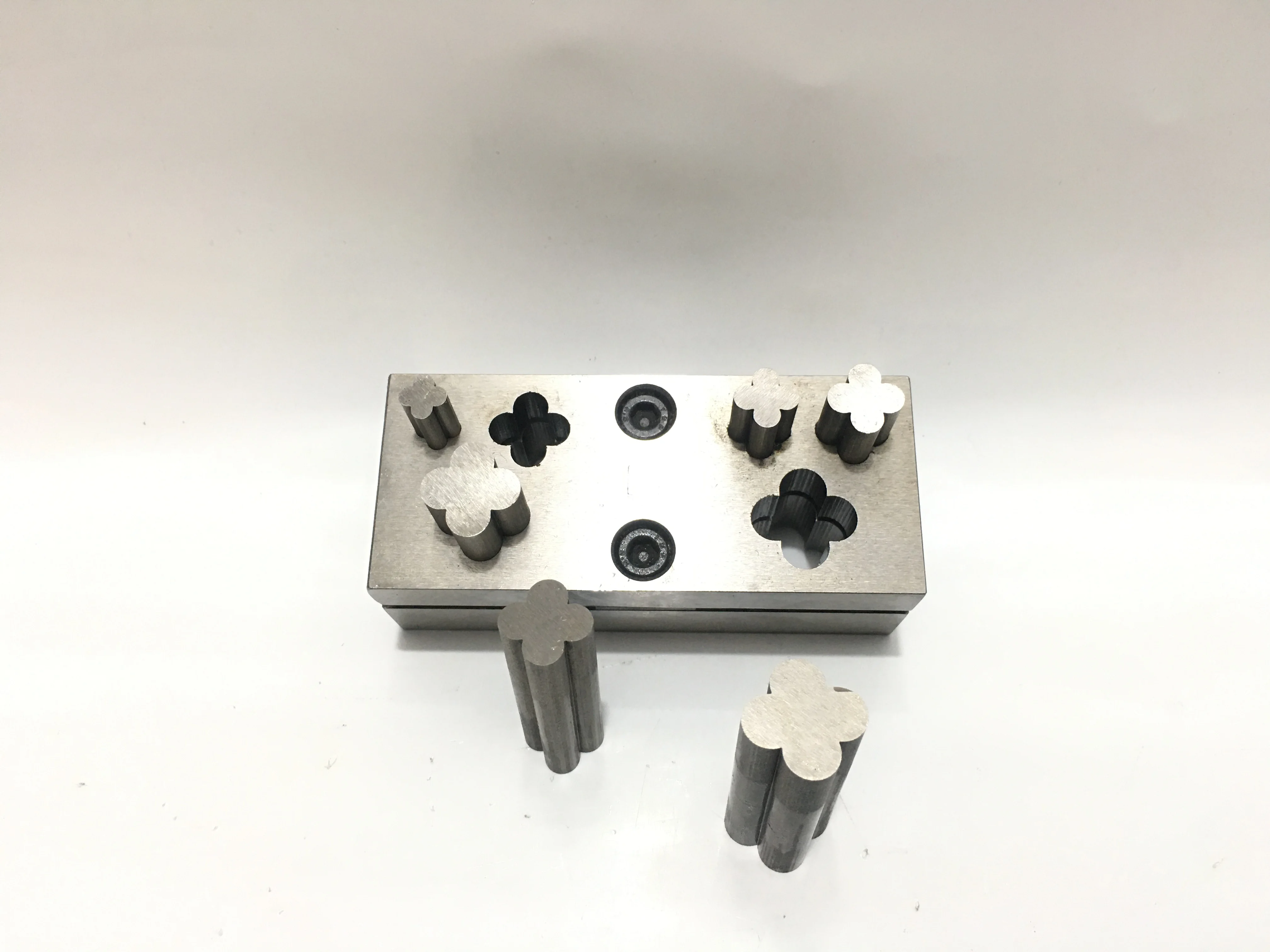 Jewelers-Disc-Cutter-Punch-Set-Four-Leaf-Clover-mold-Metal-Circle-round ...