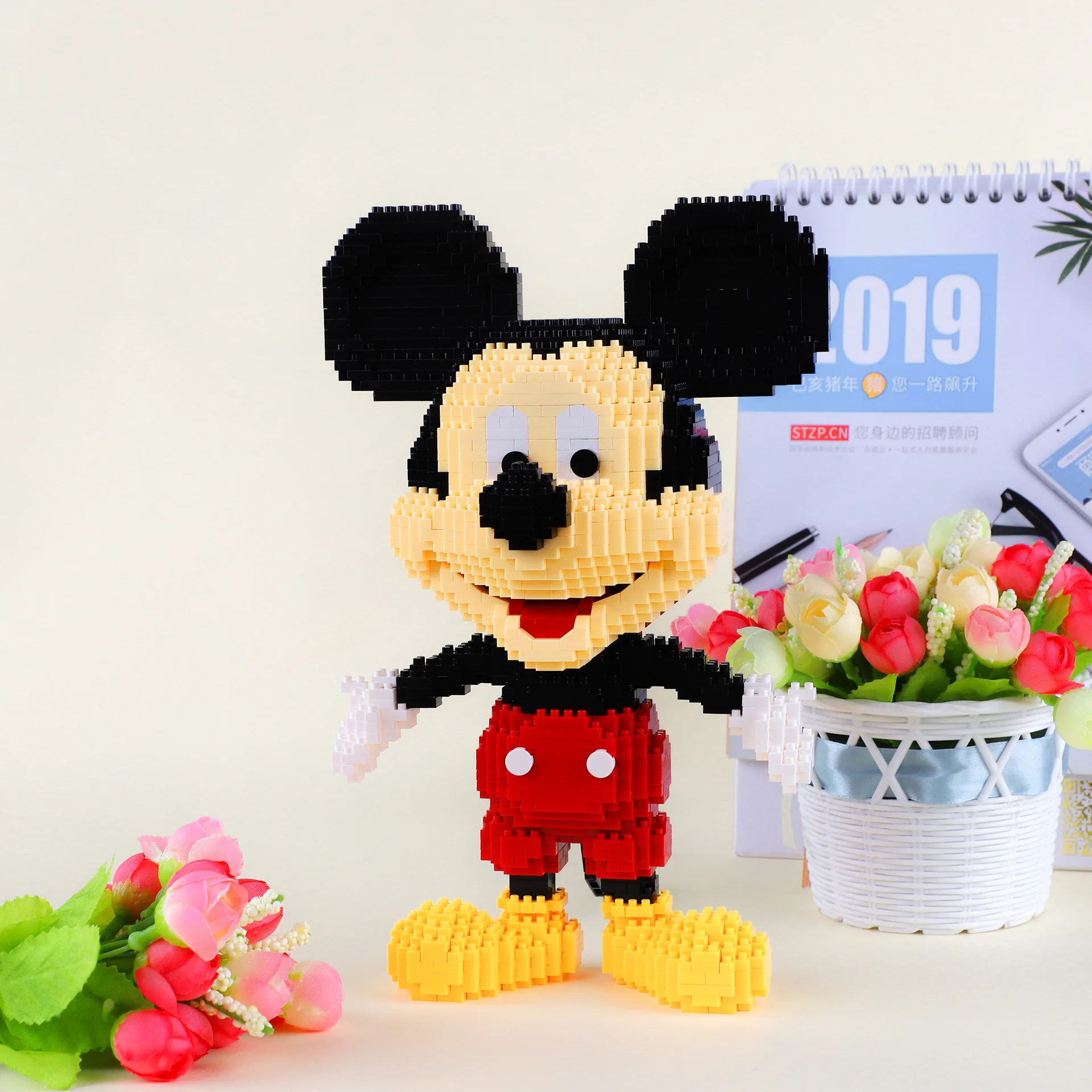 Disney 1831pcs+ Mickey Mouse Diamond Blocks Mirco 3D Model Mouse ...