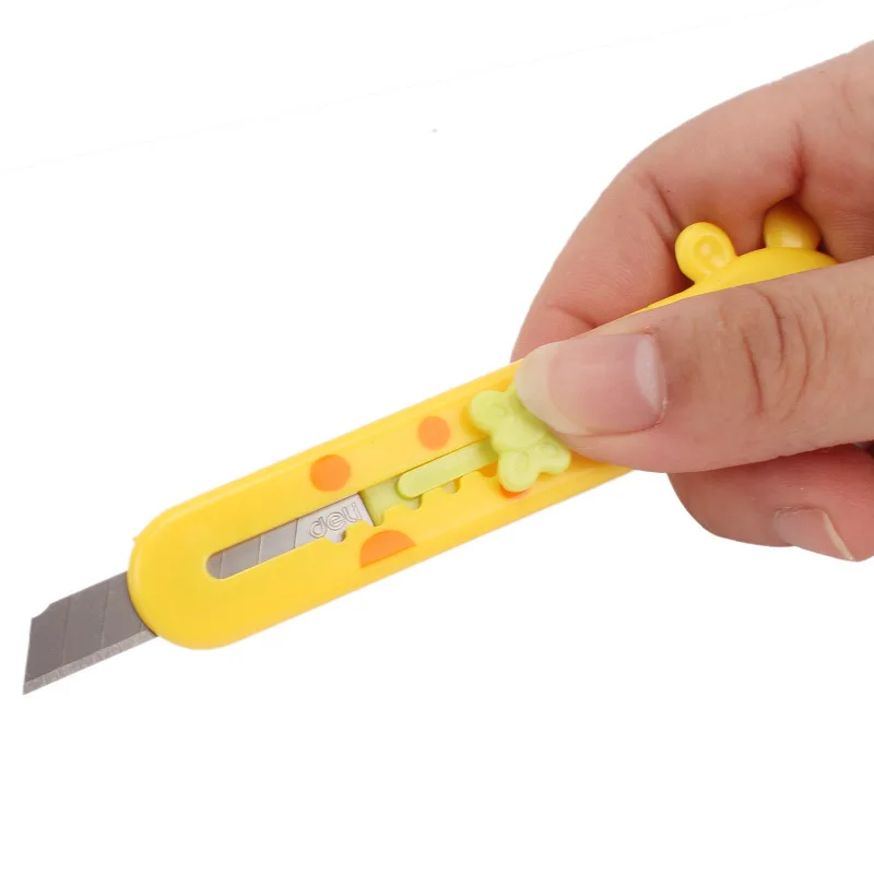 Cute Giraffe Utility Knife Paper Cutter Cutting Paper Razor Blade ...