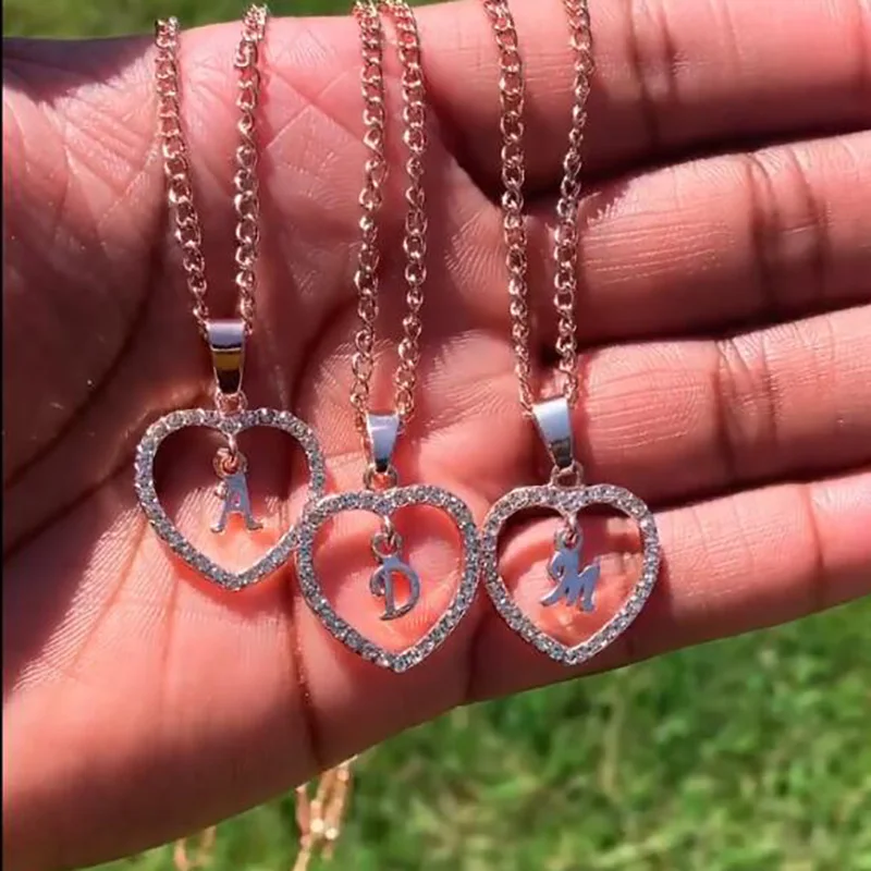 Horizont Namentlich Prüfung kette initialen herz Praktiker Verkäufer Investieren