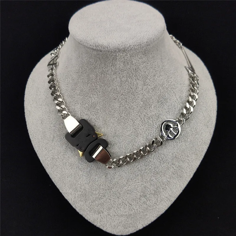 Nirvana Smiley Gold Metal