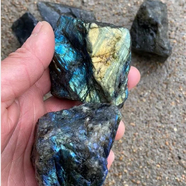 Batu Kristal Yang Warna Biru