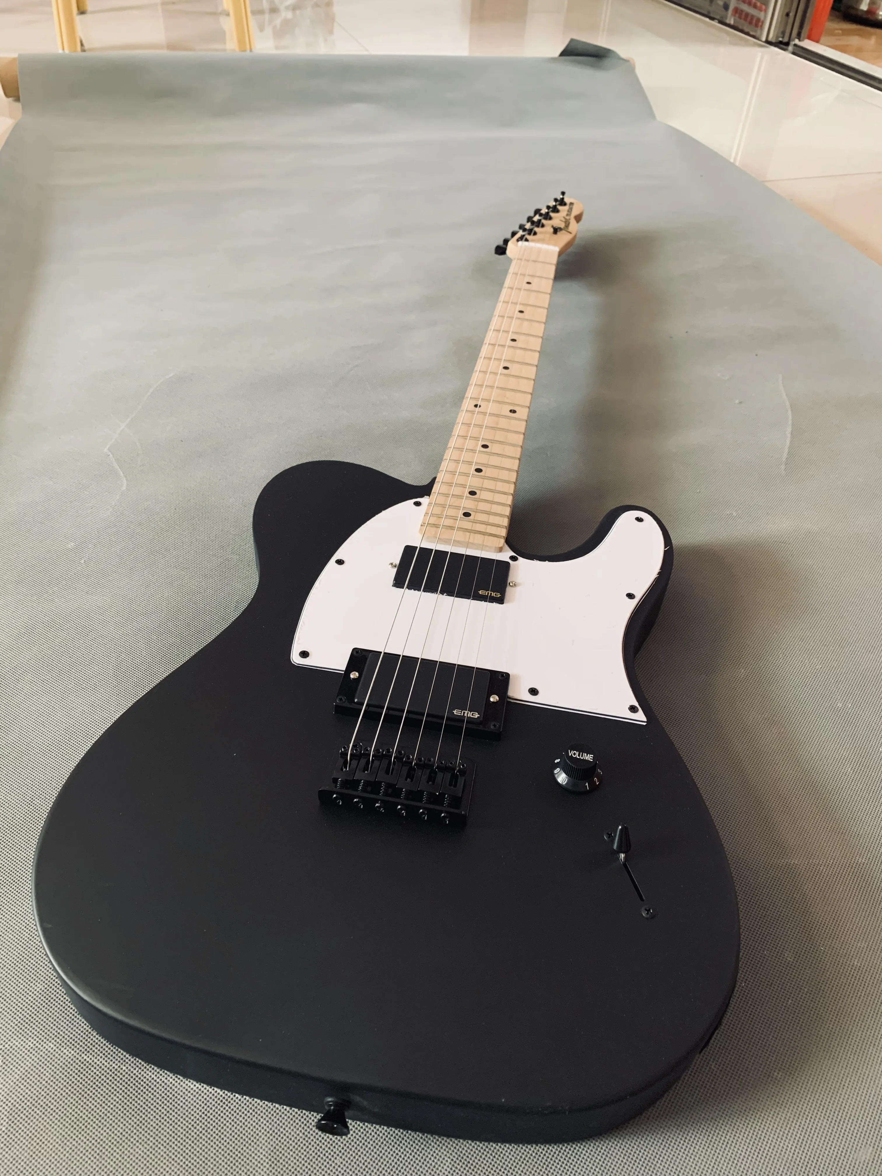 Guitarra-el-ctrica-con-diapas-n-de-arce-blanco-de-alta-calidad ...