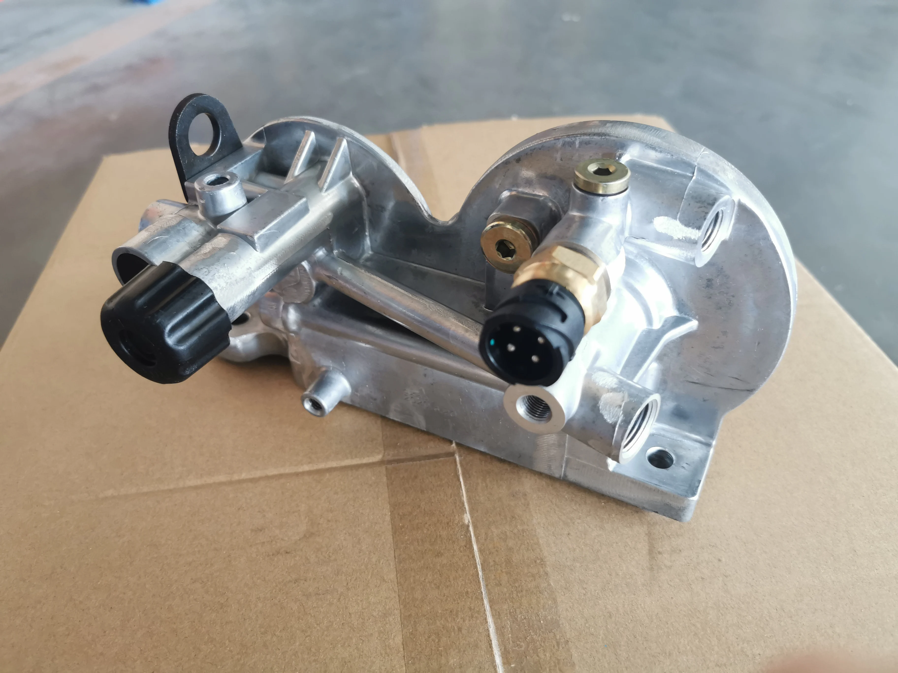 for volvo FUEL FILTER HOUSING - 21870628, 21023285, 20910188，23990852 ...