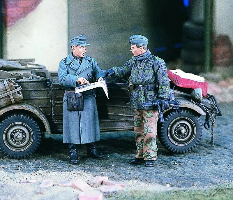 1/35 Scale Look At The Map Unpainted Resin Figure Building Kit - Model ...