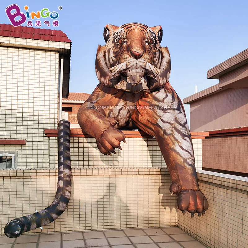 Climbing Tiger