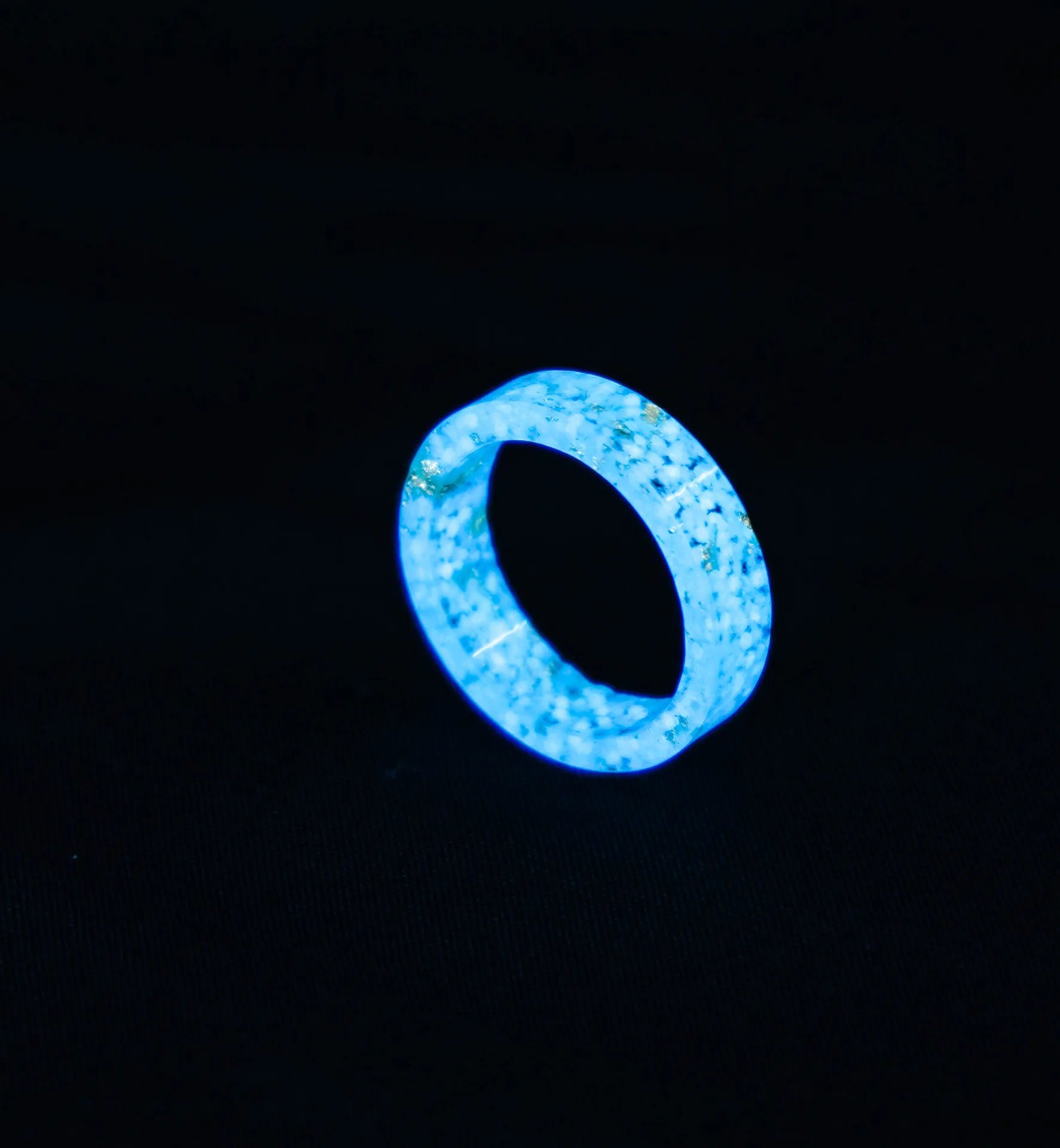 New Arrival Luminous Burst Ring Feature Resin Noctilucous Ring Men ...