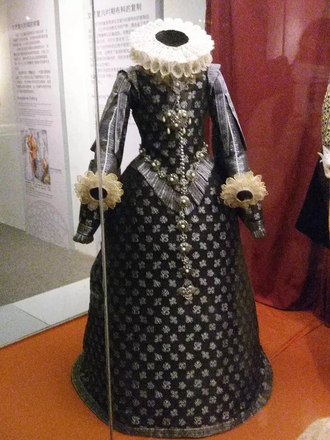 Queen Elizabeth 1 Dresses