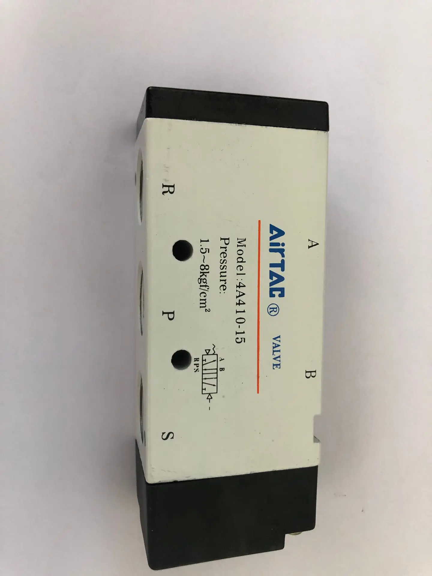 Pneumatic-air-valve-airtac-type-4A210-08-1-4-4A310-10-3-8-4A410-15-Port.png