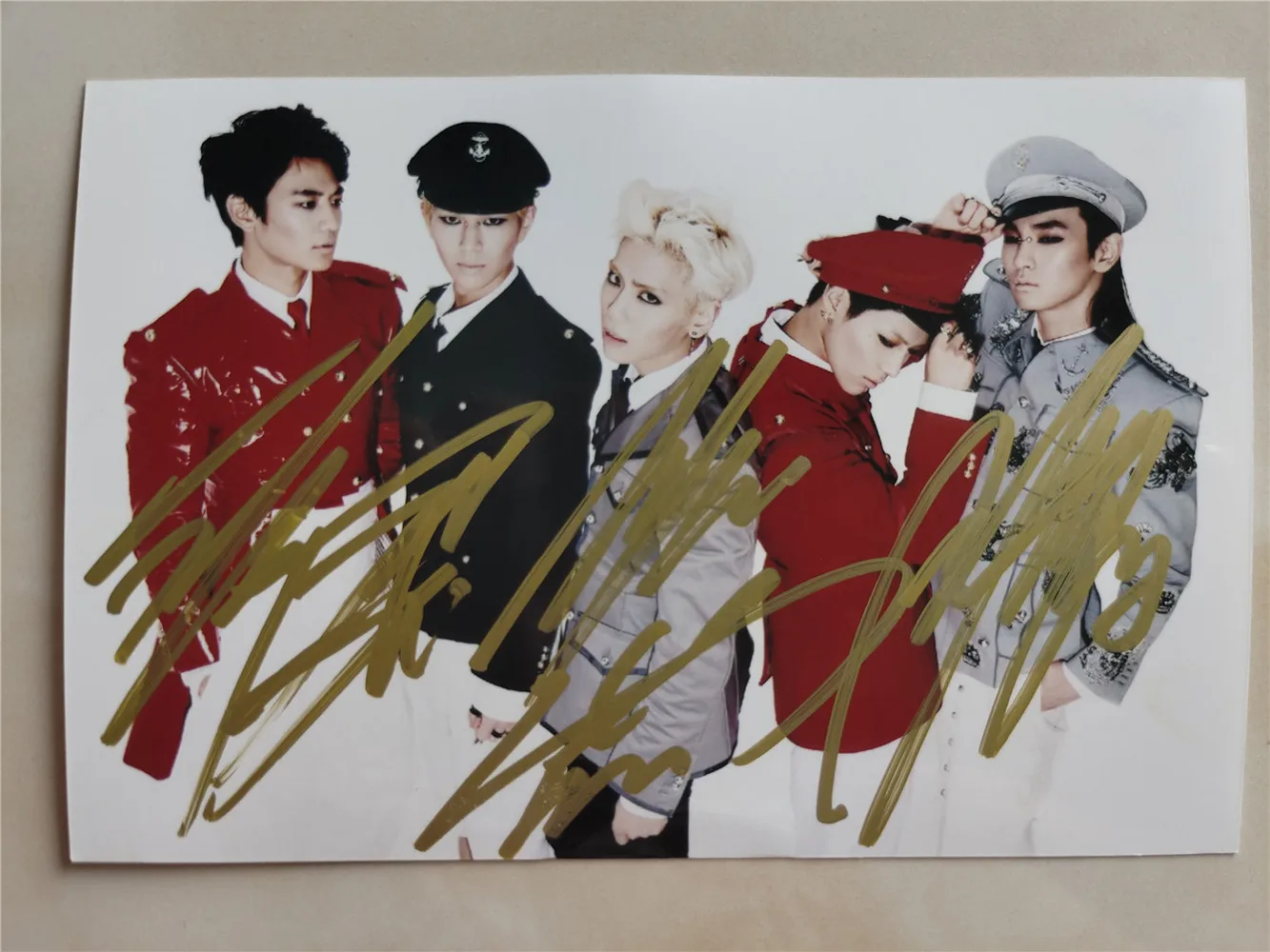 Shinee Everybody Album Cover