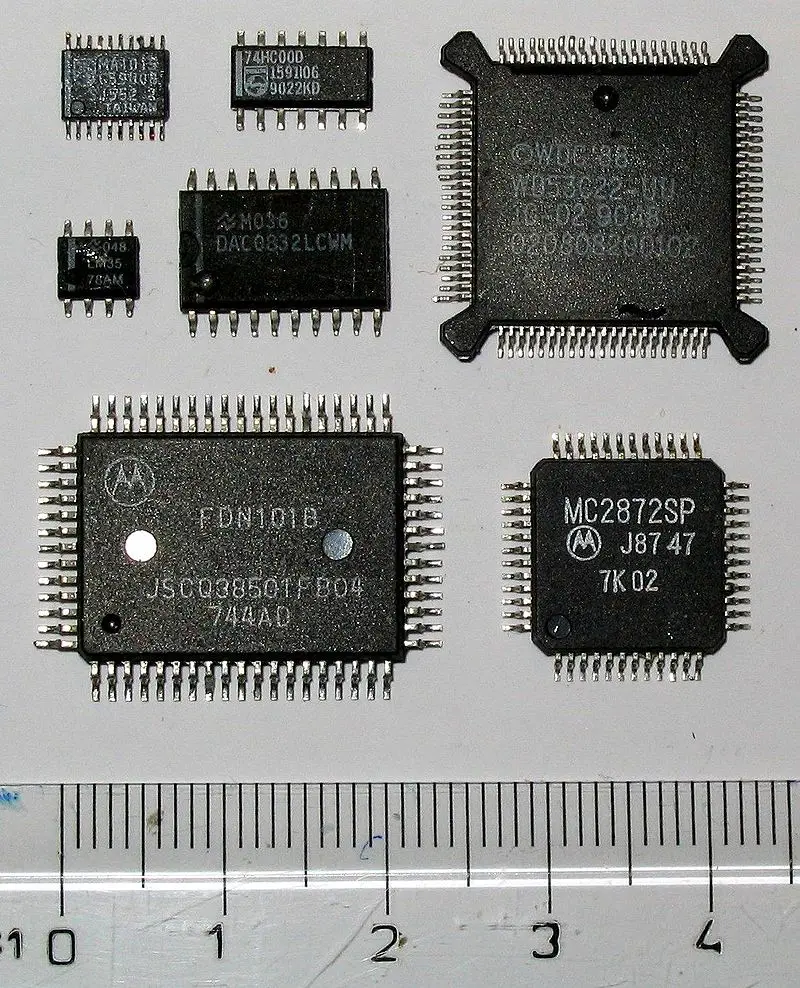 IC-chip-pca84c440p-401.jpg