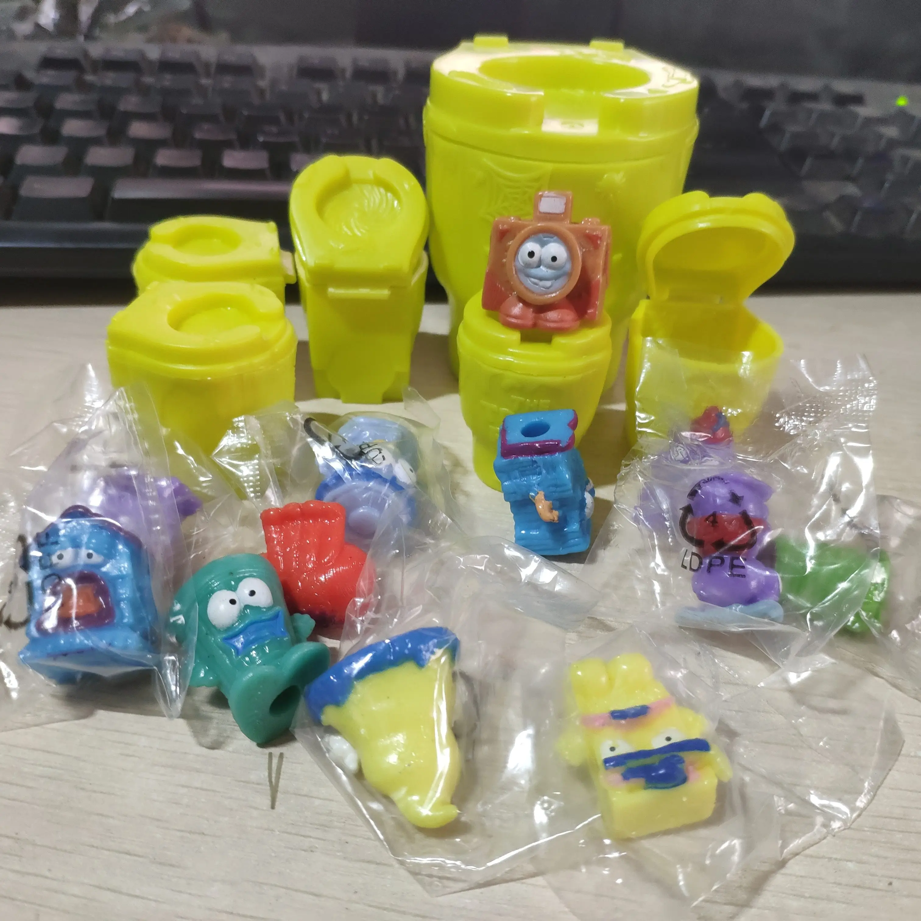 Lot Of 6pcs The Trash Toilet Bin Yellow With 12pcs Trashies Mini Figure ...
