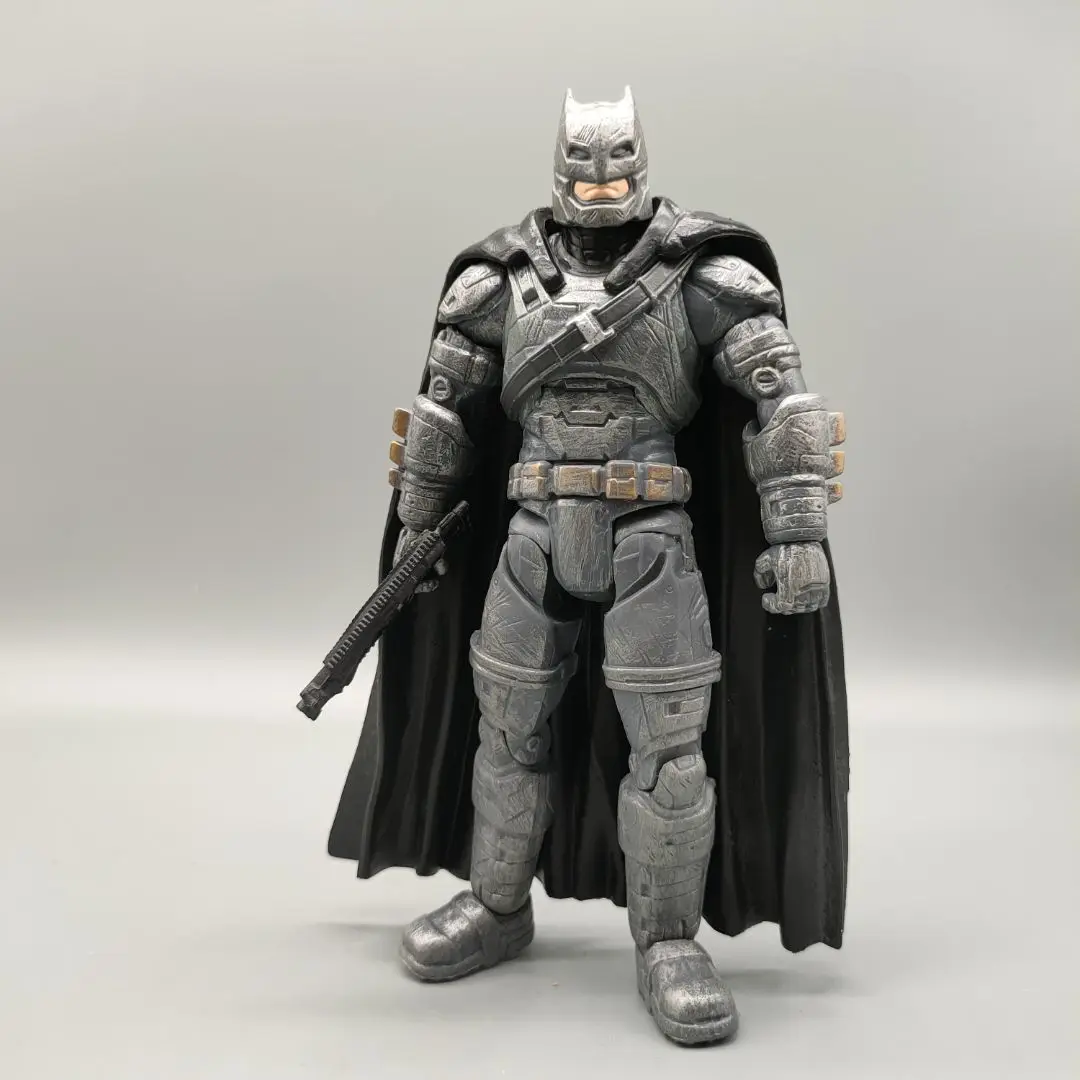 DCC-koleksiyon-BVS-DawnofJustice-z-rhl-Wayne-Action-Figure.jpg