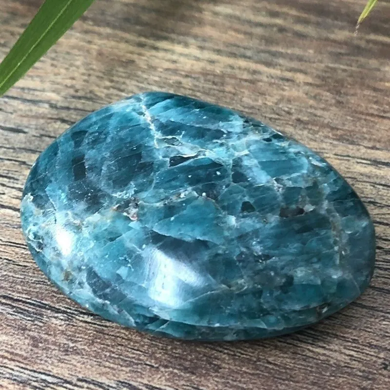 Natural Apatite palm stones and crystals healing quartz minerals ...