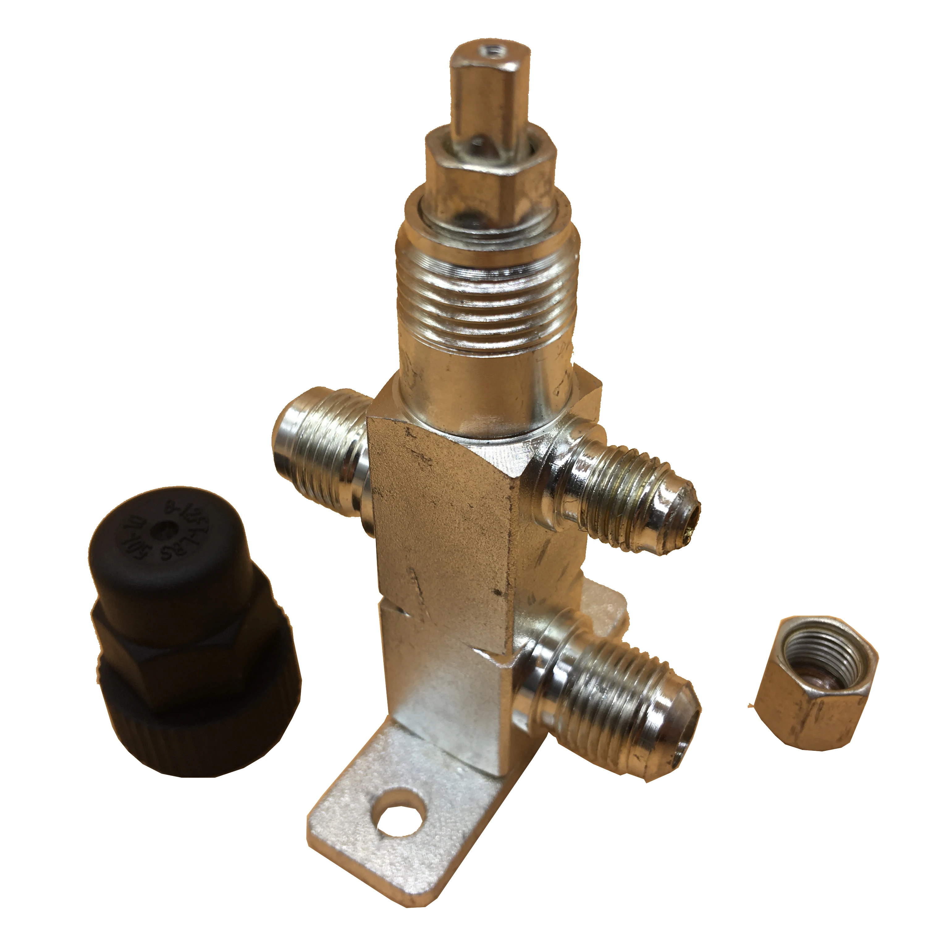 Angle-valve-with-5-8-straight-connection-and-1-4-access-valves-is ...