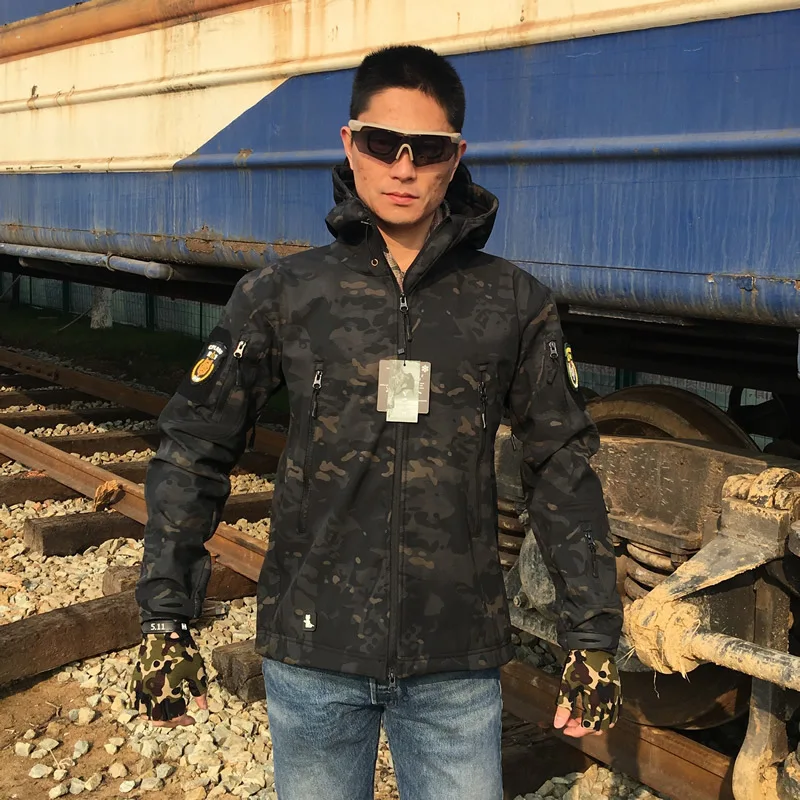 Military Hawk Outdoors Charge Clothes Male Keep Warm Waterproof Three ...