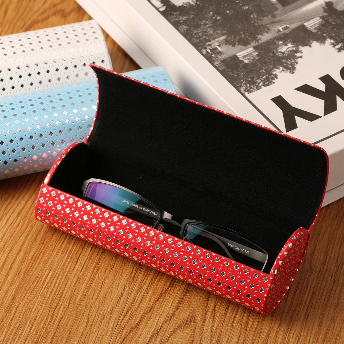 New Hard Glasses Case Spectacle Box Eyeglasses Case Women Iron Sheet New Hard Glasses Case Spectacle Box Eyeglasses Case Women Iron Sheet