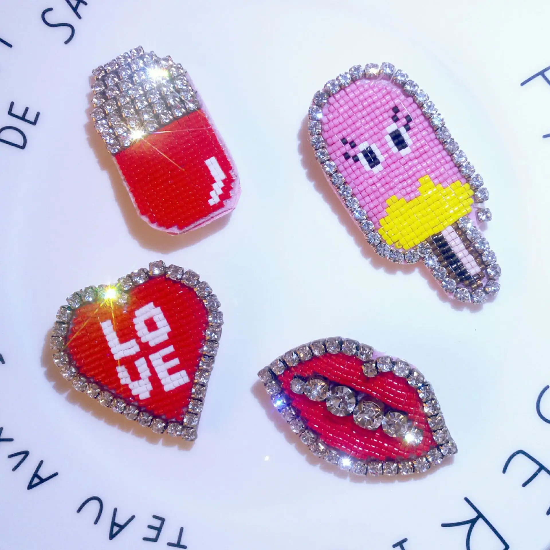 2017 새로운 shourouk 스타일의 여성 crooch 패션 작은 브로치 모든 경기 사랑 레드 입술 아이스크림 공 크리스탈 ...