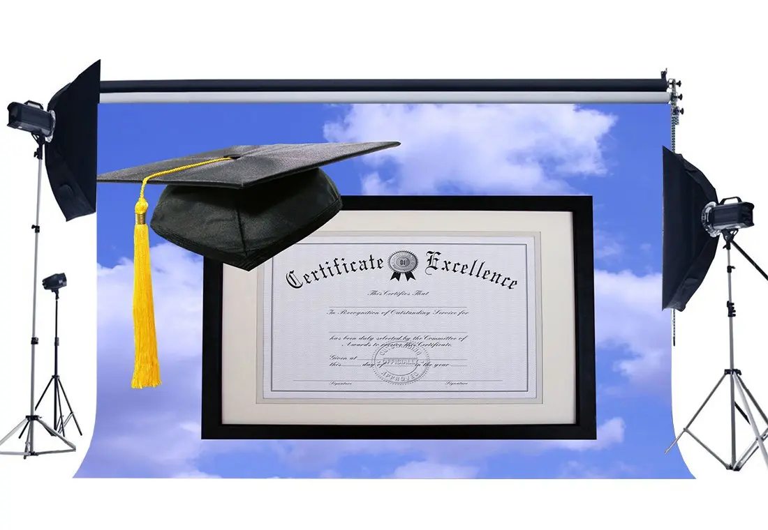 Graduation-Zeremonie-Hintergrund-Trencher-Kappe-auf-Zertifikat ...
