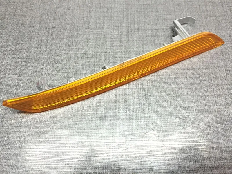 ด้านหน้าด้านขวาสีเหลืองเครื่องหมายสะท้อนแสงสำหรับBMW X5 X6 E70 E71 2007 ...