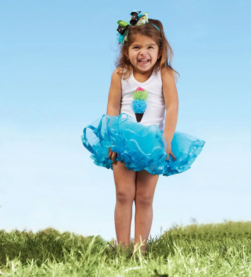 У маленьких девочек под платьем - 92 фото