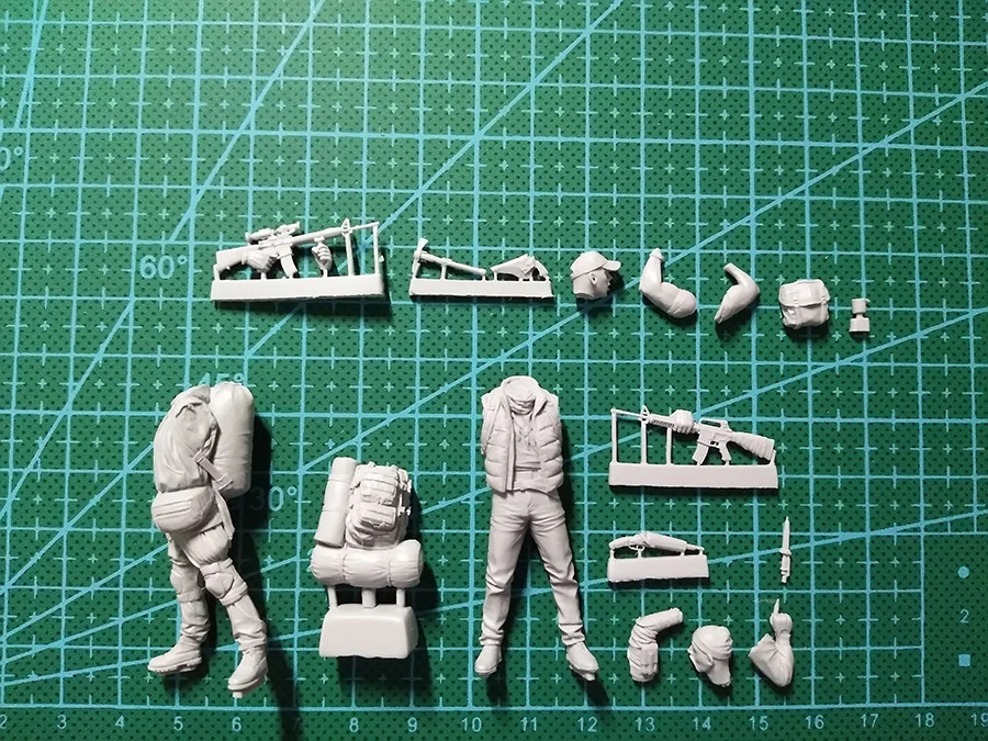 Details about 1/35 Scale Zombie War Survivors Resin Model Kits Two Man ...